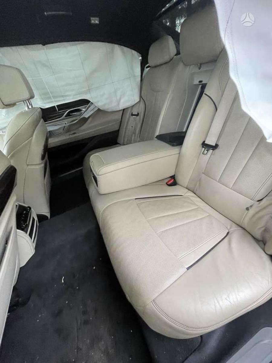 Zils BMW 750 2017 Kauņa, ar dzinēja tilpumu 4.40 L un nobraukumu 230 tūkst. km par 7500 €, foto 5 vietnē AUTOMOTO.COM.LV