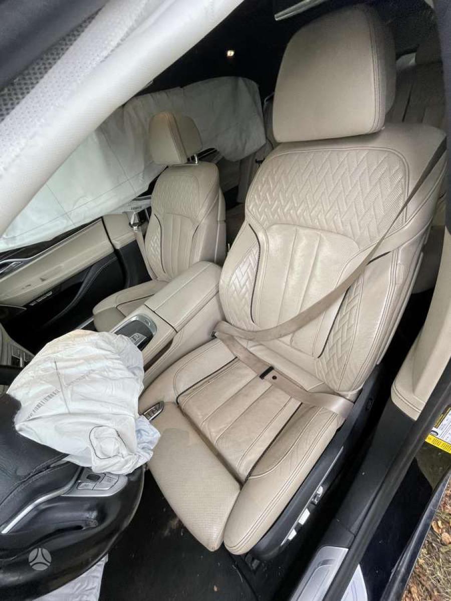 Zils BMW 750 2017 Kauņa, ar dzinēja tilpumu 4.40 L un nobraukumu 230 tūkst. km par 7500 €, foto 11 vietnē AUTOMOTO.COM.LV