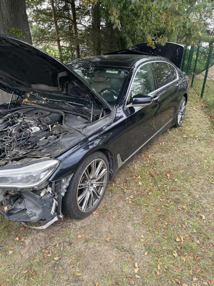 Zils BMW 750 2017 Kauņa, ar dzinēja tilpumu 4.40 L un nobraukumu 230 tūkst. km par 7500 €, foto 12 vietnē AUTOMOTO.COM.LV