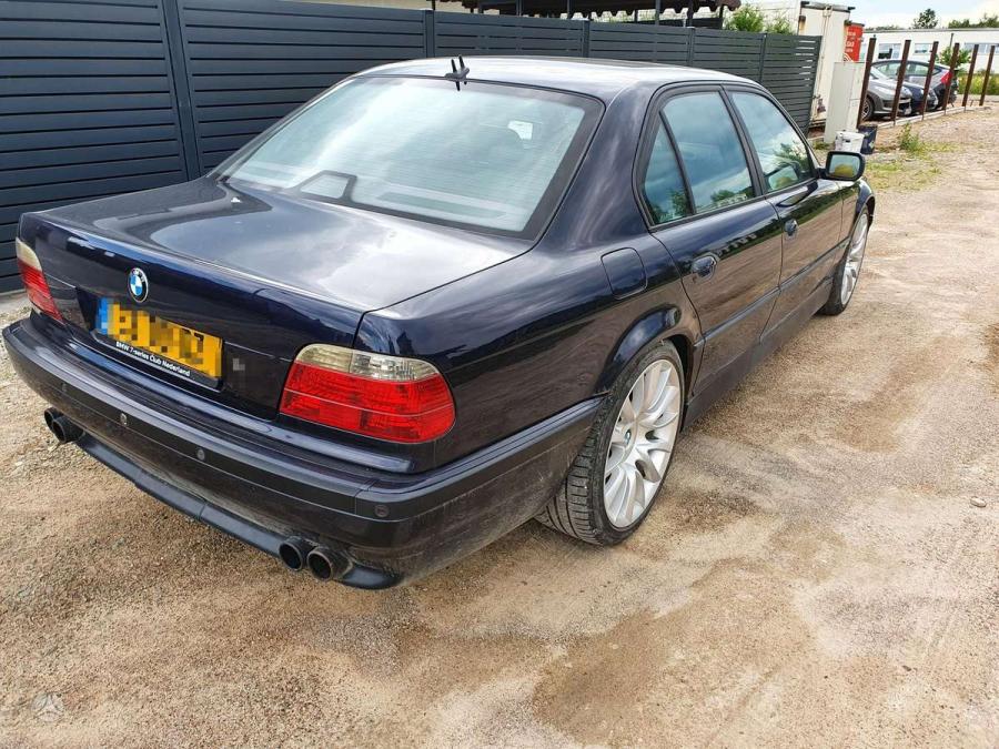 Zils BMW 750 1999 Kauņa, ar dzinēja tilpumu 5.38 L un nobraukumu 240 tūkst. km par 10999 €, foto 4 vietnē AUTOMOTO.COM.LV