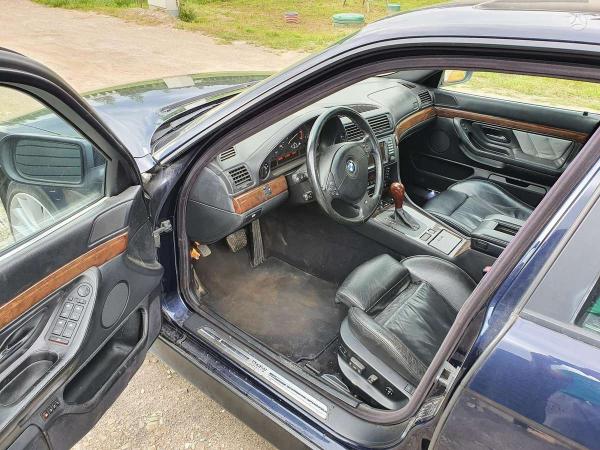Blue BMW 750 1999 in Kaunas, with an engine capacity of 5.38 L and mileage of 240 thousand km for 10999 €, photo 4 on AUTOMOTO.COM.LV