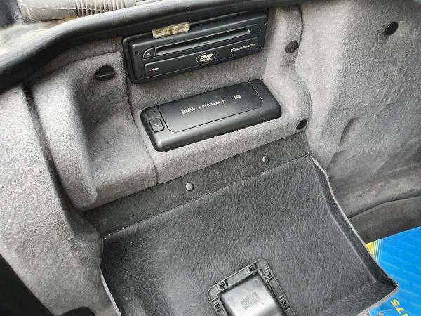 Blue BMW 750 1999 in Kaunas, with an engine capacity of 5.38 L and mileage of 240 thousand km for 10999 €, photo 10 on AUTOMOTO.COM.LV