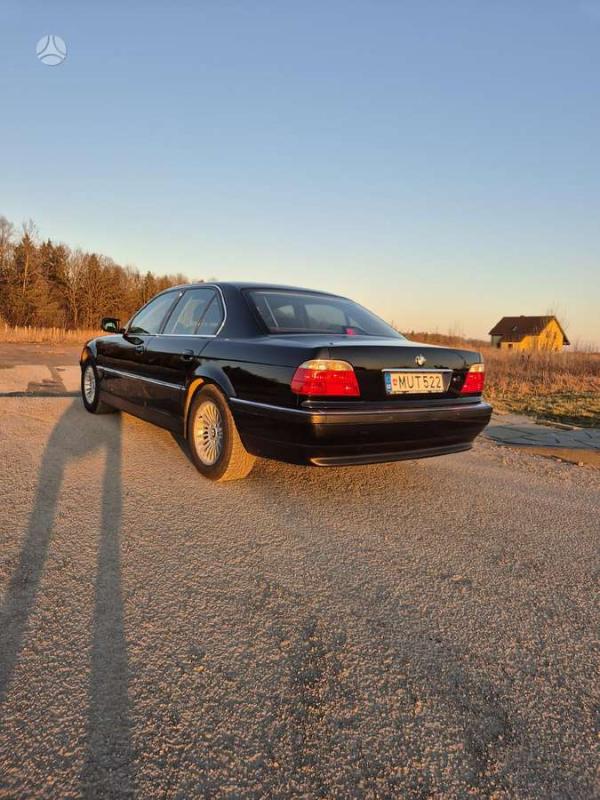 Zils BMW 750 2000 Kauņa, ar dzinēja tilpumu 5.38 L un nobraukumu 370 tūkst. km par 12000 €, foto 2 vietnē AUTOMOTO.COM.LV