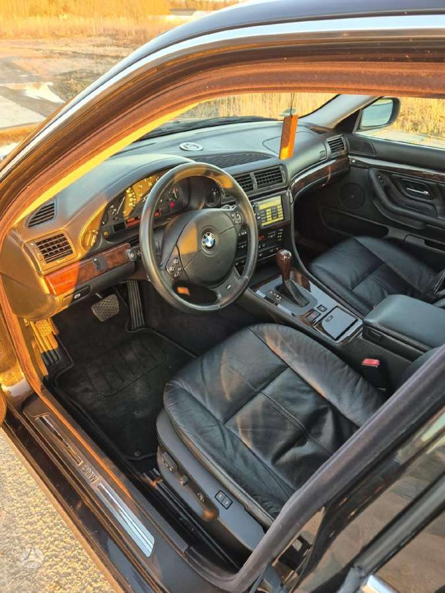 Zils BMW 750 2000 Kauņa, ar dzinēja tilpumu 5.38 L un nobraukumu 370 tūkst. km par 12000 €, foto 3 vietnē AUTOMOTO.COM.LV