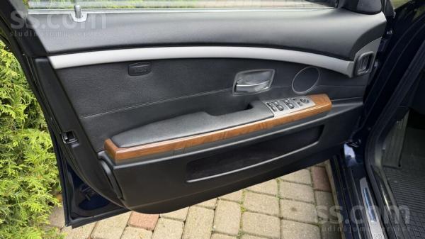 Blue BMW 750 2007 in Limbazi, with an engine capacity of 4.80 L and mileage of 305 thousand km for 3700 €, photo 9 on AUTOMOTO.COM.LV