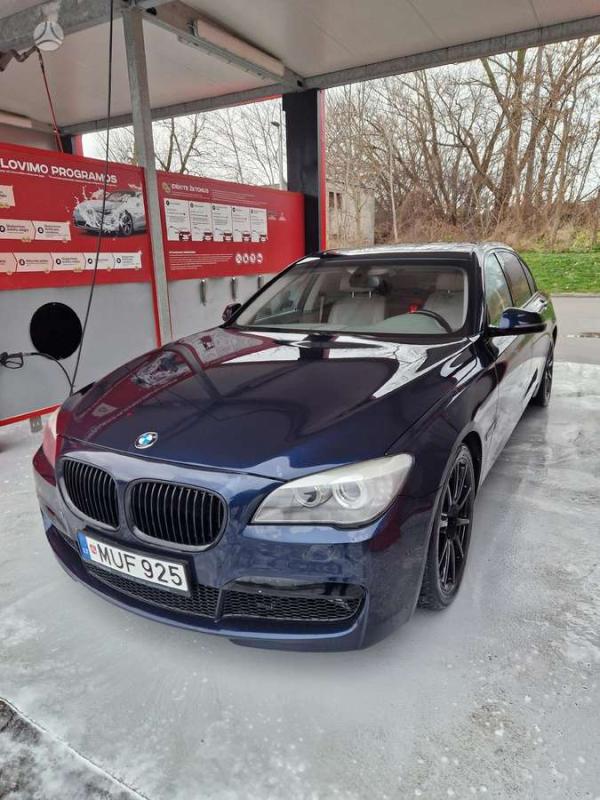 Blue BMW 750 2009 in Klaipeda, with an engine capacity of 4.40 L and mileage of 296 thousand km for 6500 €, photo 1 on AUTOMOTO.COM.LV