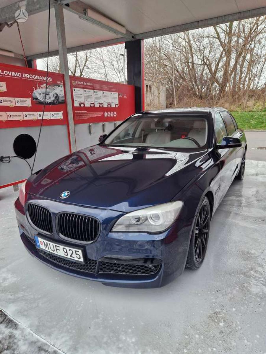 Blue BMW 750 2009 in Klaipeda, with an engine capacity of 4.40 L and mileage of 296 thousand km for 6500 €, photo 1 on AUTOMOTO.COM.LV