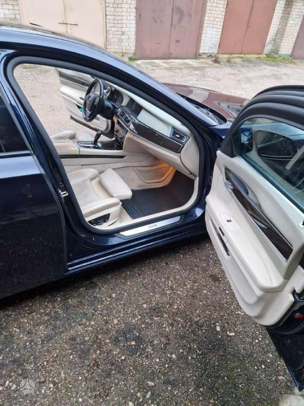 Zils BMW 750 2009 Klaipėda, ar dzinēja tilpumu 4.40 L un nobraukumu 296 tūkst. km par 6500 €, foto 5 vietnē AUTOMOTO.COM.LV