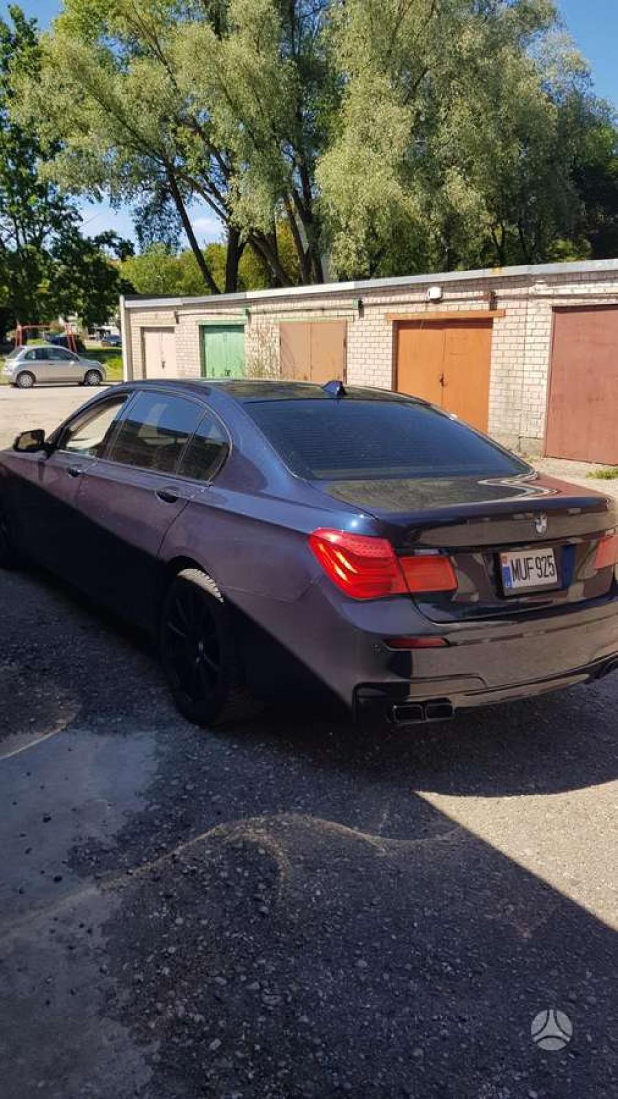 Blue BMW 750 2009 in Klaipeda, with an engine capacity of 4.40 L and mileage of 296 thousand km for 6500 €, photo 18 on AUTOMOTO.COM.LV