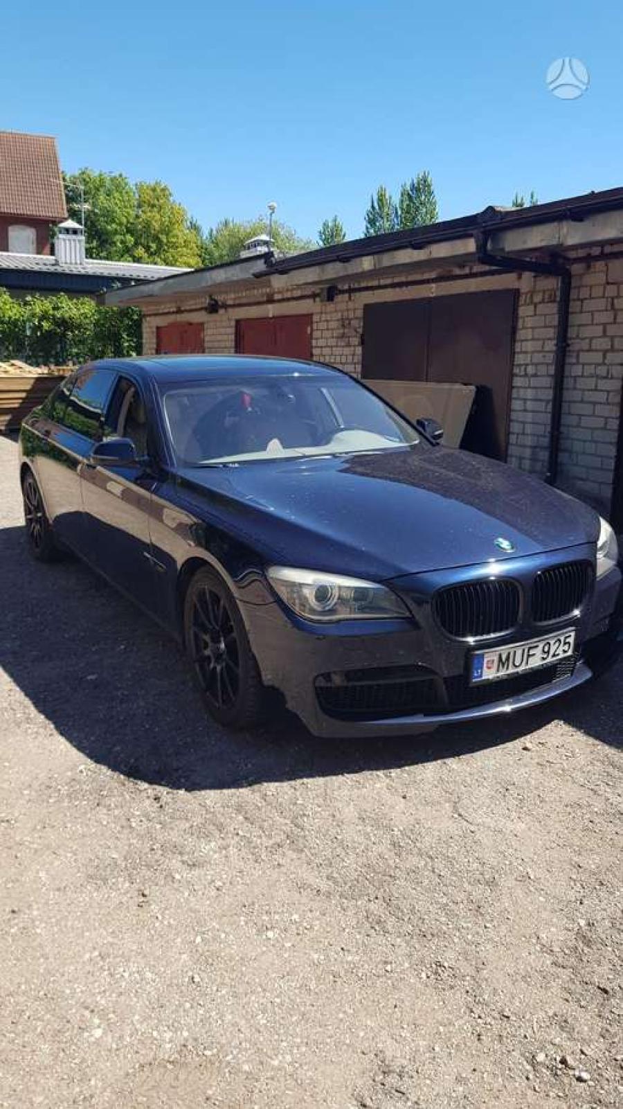 Blue BMW 750 2009 in Klaipeda, with an engine capacity of 4.40 L and mileage of 296 thousand km for 6500 €, photo 19 on AUTOMOTO.COM.LV
