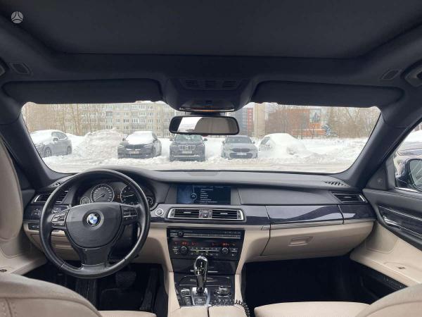 Zils BMW 750 2009 Klaipėda, ar dzinēja tilpumu 4.40 L un nobraukumu 294 tūkst. km par 8990 €, foto 9 vietnē AUTOMOTO.COM.LV