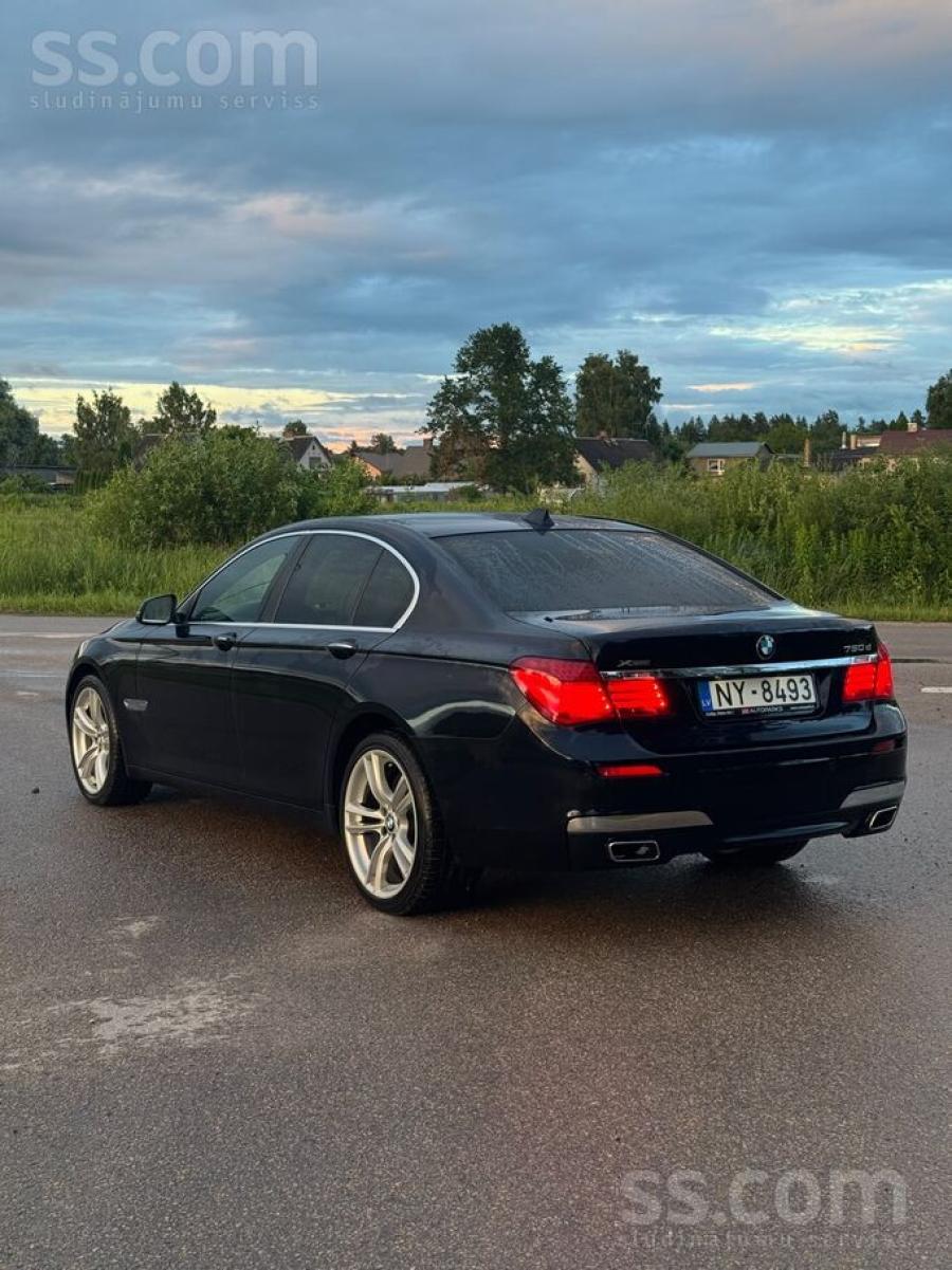 Blue BMW 750 2013 in Madona, with an engine capacity of 3.00 L and mileage of 298 thousand km for 14500 €, photo 4 on AUTOMOTO.COM.LV