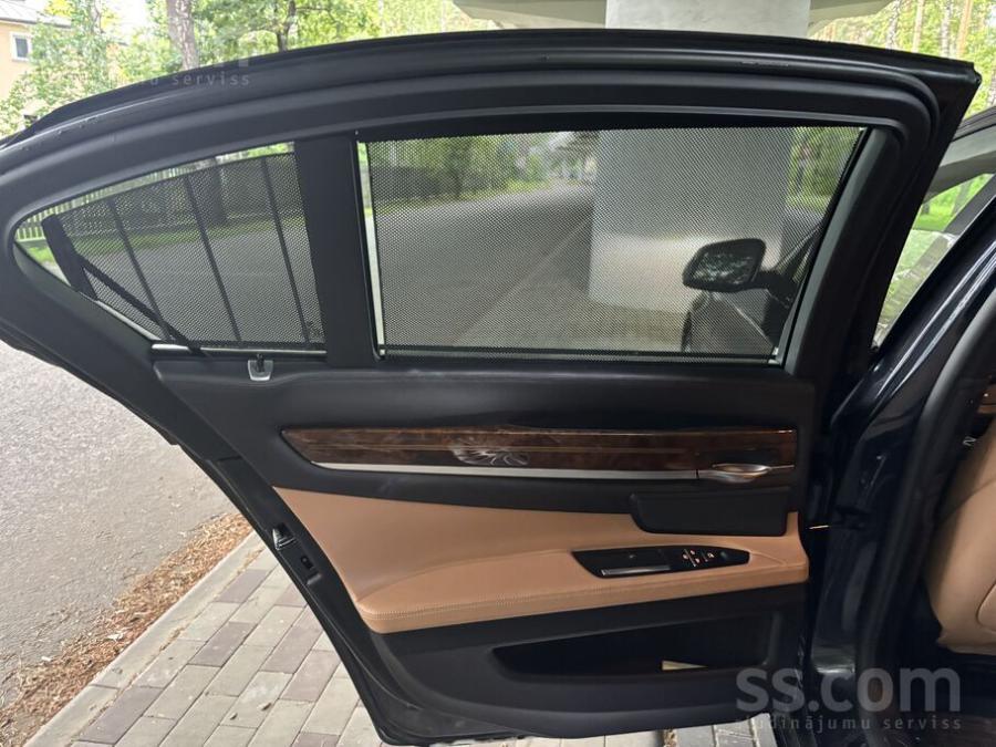Zils BMW 750 2013 Jūrmala, ar dzinēja tilpumu 4.40 L un nobraukumu 225 tūkst. km par 11700 €, foto 9 vietnē AUTOMOTO.COM.LV