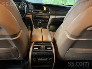 Zils BMW 750 2013 Jūrmala, ar dzinēja tilpumu 4.40 L un nobraukumu 225 tūkst. km par 11700 €, foto 11 vietnē AUTOMOTO.COM.LV