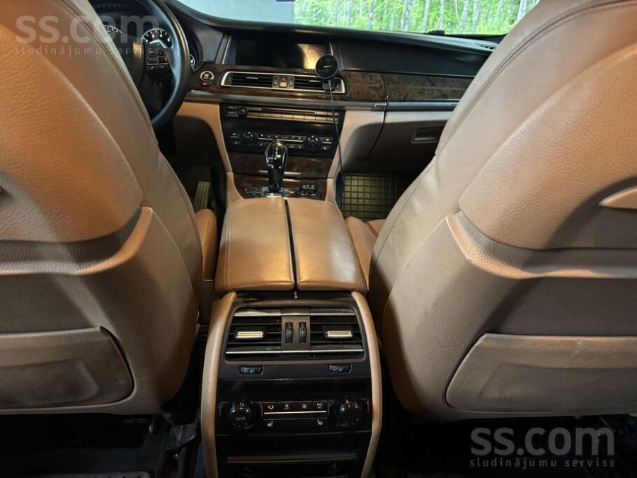 Zils BMW 750 2013 Jūrmala, ar dzinēja tilpumu 4.40 L un nobraukumu 225 tūkst. km par 11700 €, foto 11 vietnē AUTOMOTO.COM.LV