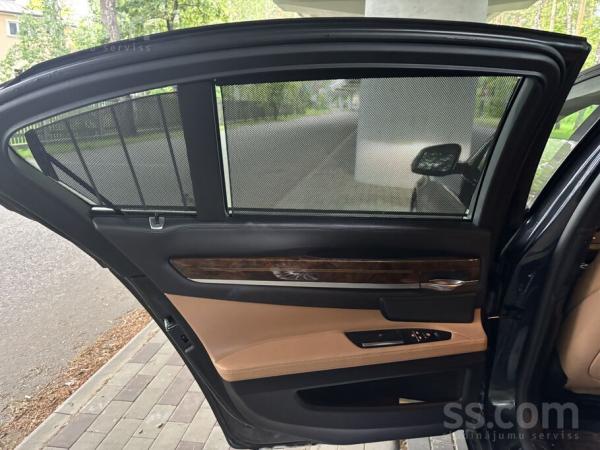 Blue BMW 750 2013 in Jurmala, with an engine capacity of 4.40 L and mileage of 225 thousand km for 11700 €, photo 8 on AUTOMOTO.COM.LV