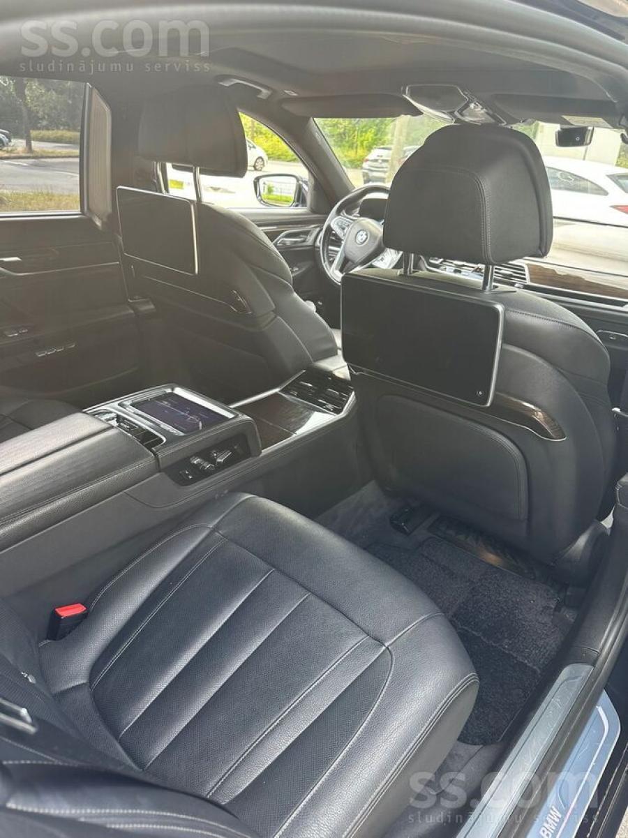 Zils BMW 750 2015 Rīga, ar dzinēja tilpumu 5.00 L un nobraukumu 243 tūkst. km par 30000 €, foto 10 vietnē AUTOMOTO.COM.LV