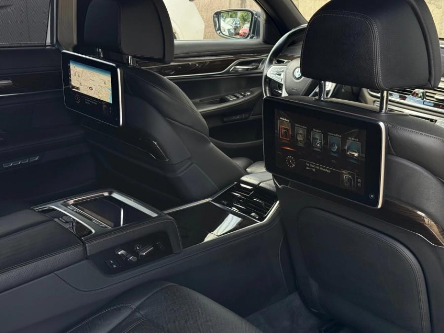 Zils BMW 750 2015 Rīga, ar dzinēja tilpumu 4.40 L un nobraukumu 260 tūkst. km par 24980 €, foto 7 vietnē AUTOMOTO.COM.LV