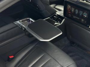 Zils BMW 750 2015 Rīga, ar dzinēja tilpumu 4.40 L un nobraukumu 260 tūkst. km par 24980 €, foto 9 vietnē AUTOMOTO.COM.LV