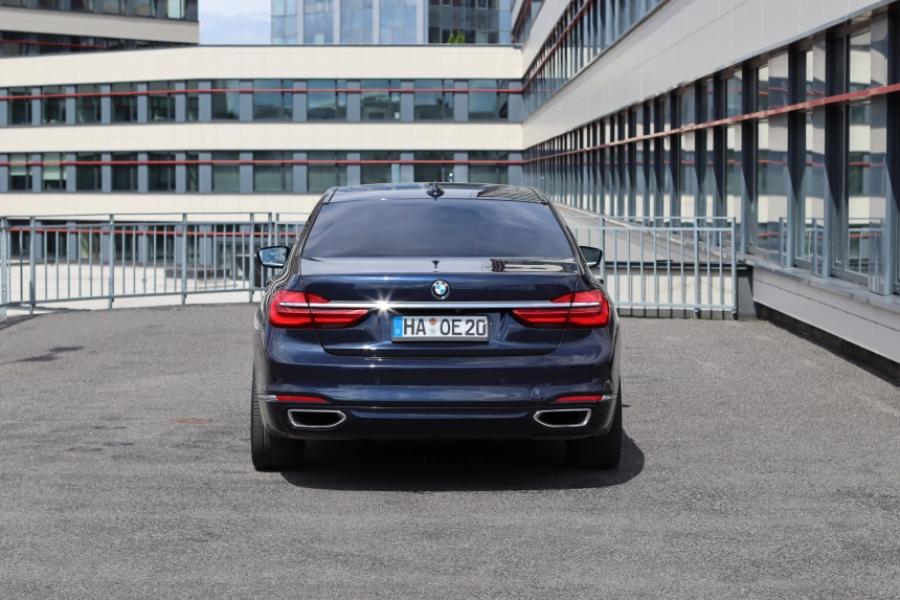 Zils BMW 750 2015 Rīga, ar dzinēja tilpumu 4.40 L un nobraukumu 260 tūkst. km par 24980 €, foto 14 vietnē AUTOMOTO.COM.LV