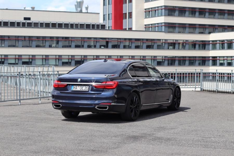 Zils BMW 750 2015 Rīga, ar dzinēja tilpumu 4.40 L un nobraukumu 260 tūkst. km par 24980 €, foto 15 vietnē AUTOMOTO.COM.LV