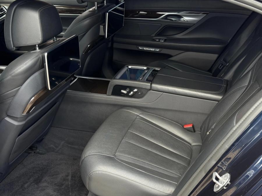 Zils BMW 750 2015 Rīga, ar dzinēja tilpumu 4.40 L un nobraukumu 260 tūkst. km par 24980 €, foto 17 vietnē AUTOMOTO.COM.LV