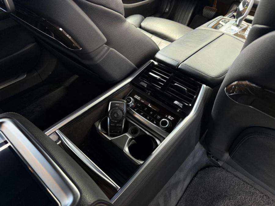 Zils BMW 750 2015 Rīga, ar dzinēja tilpumu 4.40 L un nobraukumu 260 tūkst. km par 24980 €, foto 21 vietnē AUTOMOTO.COM.LV