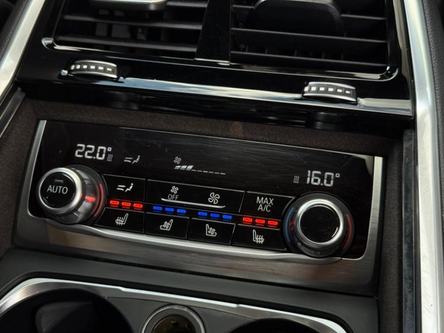 Zils BMW 750 2015 Rīga, ar dzinēja tilpumu 4.40 L un nobraukumu 260 tūkst. km par 24980 €, foto 24 vietnē AUTOMOTO.COM.LV