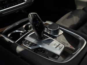 Zils BMW 750 2015 Rīga, ar dzinēja tilpumu 4.40 L un nobraukumu 260 tūkst. km par 24980 €, foto 27 vietnē AUTOMOTO.COM.LV
