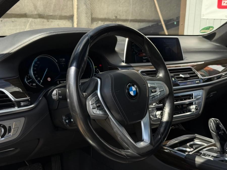 Zils BMW 750 2015 Rīga, ar dzinēja tilpumu 4.40 L un nobraukumu 260 tūkst. km par 24980 €, foto 29 vietnē AUTOMOTO.COM.LV