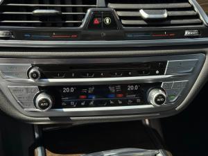 Zils BMW 750 2015 Rīga, ar dzinēja tilpumu 4.40 L un nobraukumu 260 tūkst. km par 24980 €, foto 32 vietnē AUTOMOTO.COM.LV