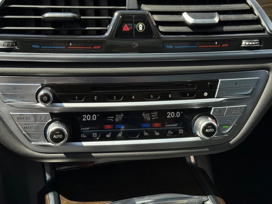 Zils BMW 750 2015 Rīga, ar dzinēja tilpumu 4.40 L un nobraukumu 260 tūkst. km par 24980 €, foto 32 vietnē AUTOMOTO.COM.LV