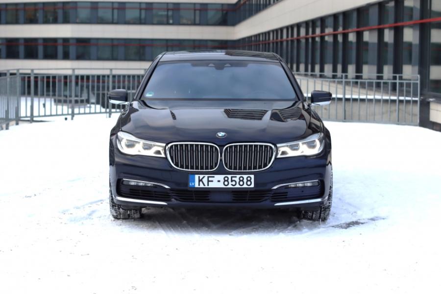 Zils BMW 750 2015 Rīga, ar dzinēja tilpumu 4.40 L un nobraukumu 260 tūkst. km par 24980 €, foto 37 vietnē AUTOMOTO.COM.LV