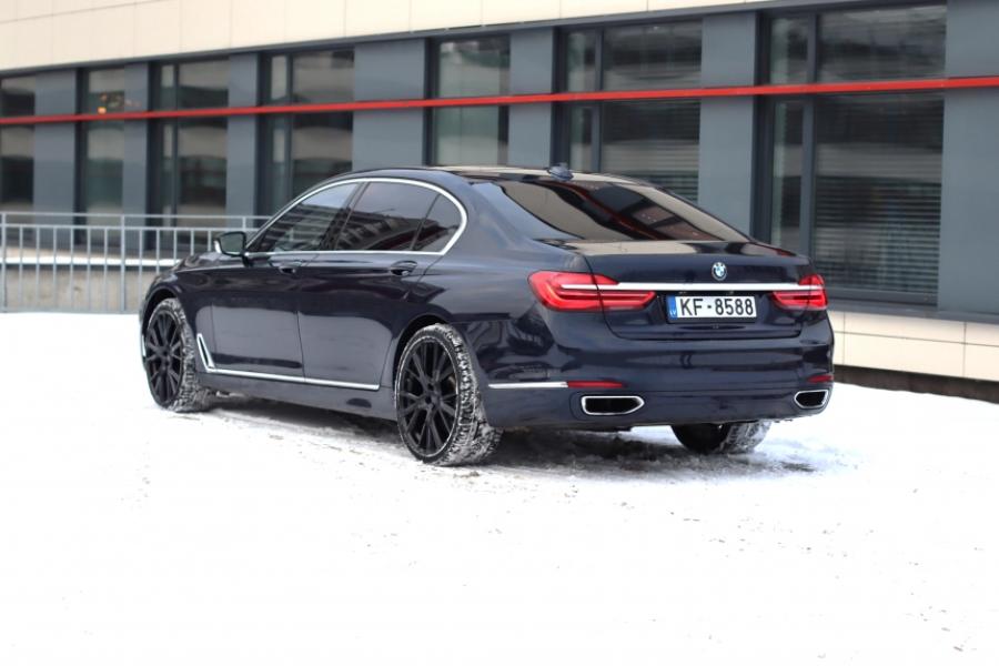 Zils BMW 750 2015 Rīga, ar dzinēja tilpumu 4.40 L un nobraukumu 260 tūkst. km par 24980 €, foto 41 vietnē AUTOMOTO.COM.LV