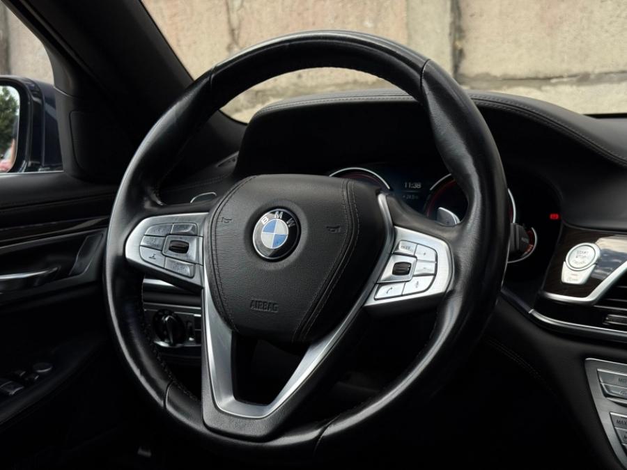 Zils BMW 750 2015 Rīga, ar dzinēja tilpumu 4.40 L un nobraukumu 260 tūkst. km par 24980 €, foto 44 vietnē AUTOMOTO.COM.LV