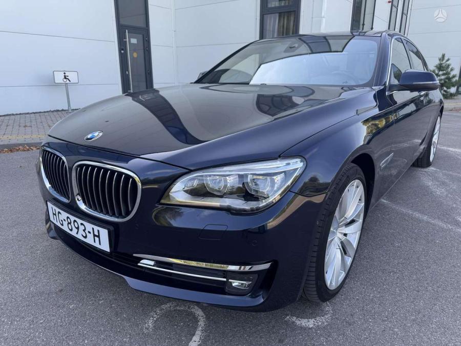 Blue BMW 750 2015 in Kaunas, with an engine capacity of 2.99 L and mileage of 126 thousand km for 15650 €, photo 1 on AUTOMOTO.COM.LV