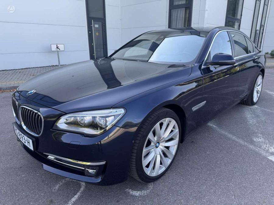 Blue BMW 750 2015 in Kaunas, with an engine capacity of 2.99 L and mileage of 126 thousand km for 15650 €, photo 3 on AUTOMOTO.COM.LV