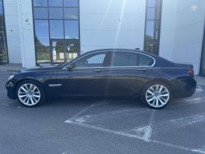 Blue BMW 750 2015 in Kaunas, with an engine capacity of 2.99 L and mileage of 126 thousand km for 15650 €, photo 5 on AUTOMOTO.COM.LV