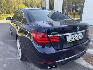 Blue BMW 750 2015 in Kaunas, with an engine capacity of 2.99 L and mileage of 126 thousand km for 15650 €, photo 7 on AUTOMOTO.COM.LV
