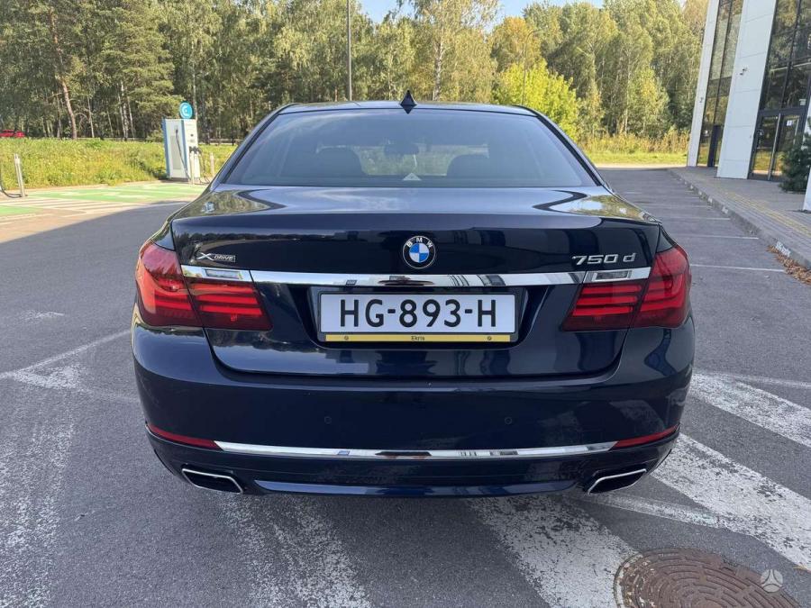 Blue BMW 750 2015 in Kaunas, with an engine capacity of 2.99 L and mileage of 126 thousand km for 15650 €, photo 9 on AUTOMOTO.COM.LV