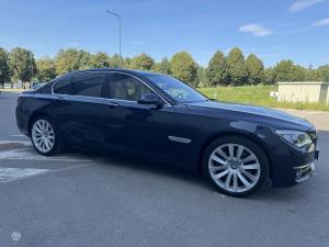 Blue BMW 750 2015 in Kaunas, with an engine capacity of 2.99 L and mileage of 126 thousand km for 15650 €, photo 13 on AUTOMOTO.COM.LV