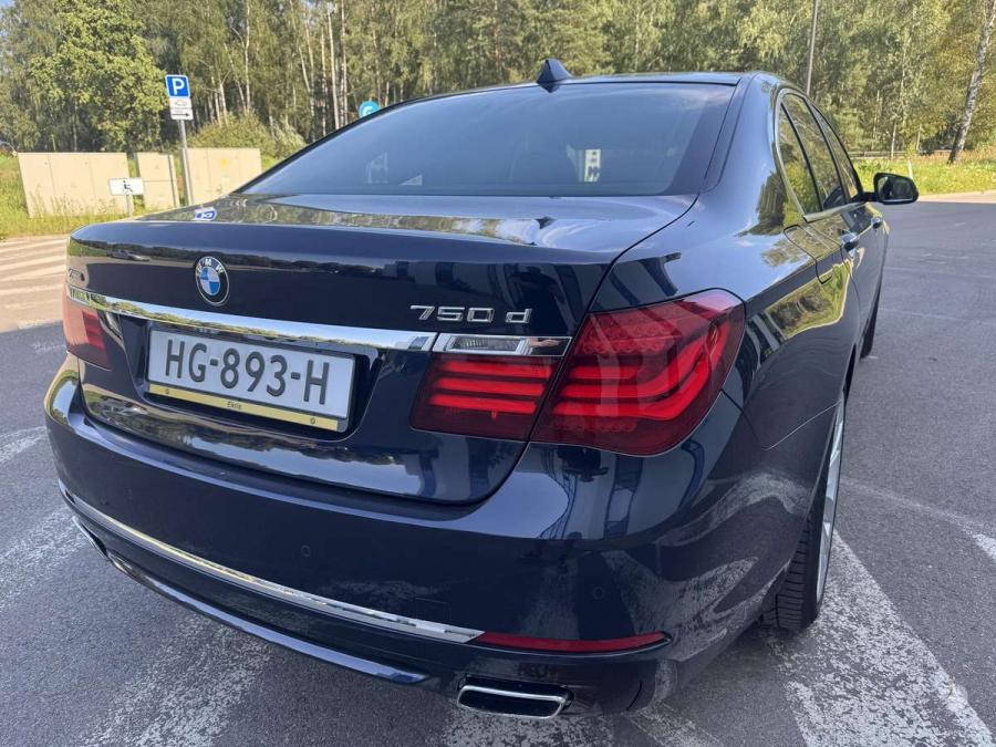 Blue BMW 750 2015 in Kaunas, with an engine capacity of 2.99 L and mileage of 126 thousand km for 15650 €, photo 14 on AUTOMOTO.COM.LV