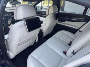 Blue BMW 750 2015 in Kaunas, with an engine capacity of 2.99 L and mileage of 126 thousand km for 15650 €, photo 17 on AUTOMOTO.COM.LV
