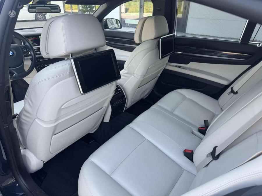 Blue BMW 750 2015 in Kaunas, with an engine capacity of 2.99 L and mileage of 126 thousand km for 15650 €, photo 17 on AUTOMOTO.COM.LV