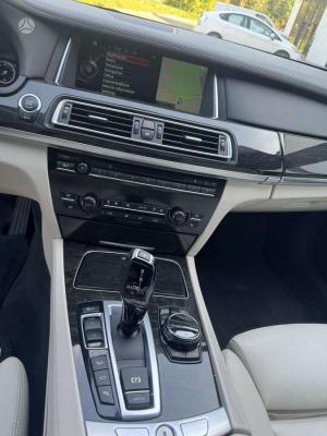 Blue BMW 750 2015 in Kaunas, with an engine capacity of 2.99 L and mileage of 126 thousand km for 15650 €, photo 19 on AUTOMOTO.COM.LV
