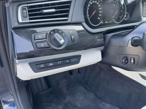 Blue BMW 750 2015 in Kaunas, with an engine capacity of 2.99 L and mileage of 126 thousand km for 15650 €, photo 20 on AUTOMOTO.COM.LV