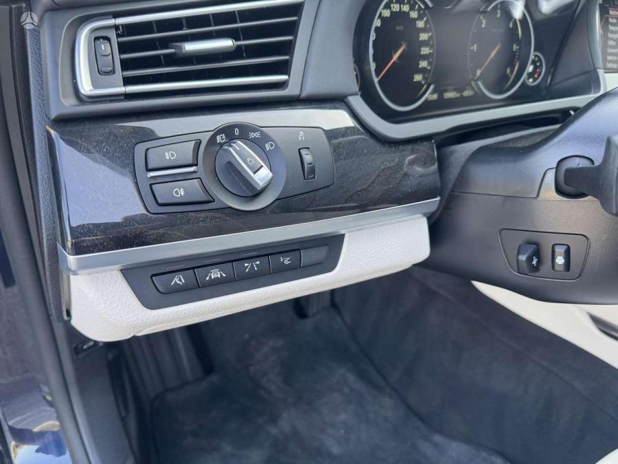 Blue BMW 750 2015 in Kaunas, with an engine capacity of 2.99 L and mileage of 126 thousand km for 15650 €, photo 20 on AUTOMOTO.COM.LV
