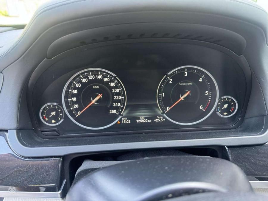 Blue BMW 750 2015 in Kaunas, with an engine capacity of 2.99 L and mileage of 126 thousand km for 15650 €, photo 26 on AUTOMOTO.COM.LV