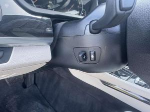 Blue BMW 750 2015 in Kaunas, with an engine capacity of 2.99 L and mileage of 126 thousand km for 15650 €, photo 30 on AUTOMOTO.COM.LV