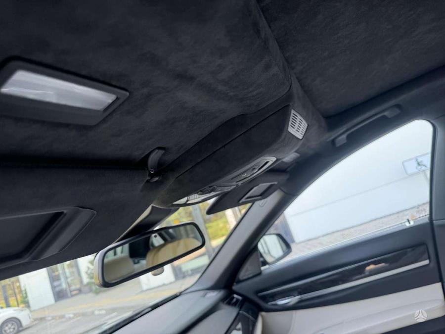Blue BMW 750 2015 in Kaunas, with an engine capacity of 2.99 L and mileage of 126 thousand km for 15650 €, photo 32 on AUTOMOTO.COM.LV